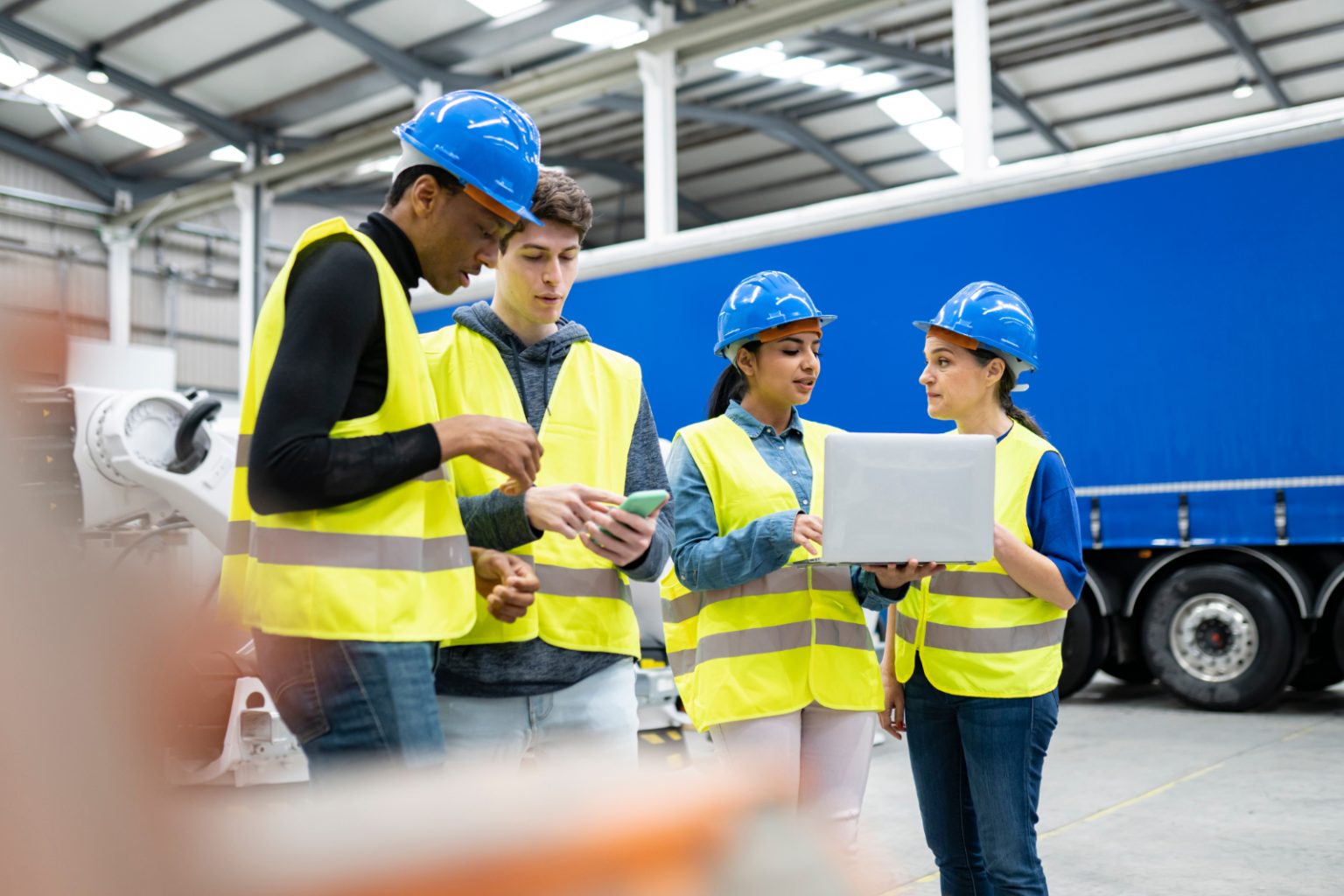 Why Operator Training Is Critical for Safe Tail Lift Use - Dhollandia SA